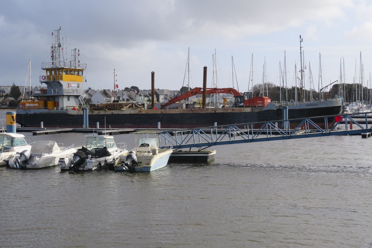 Dragage du port de la pointe - Ville Port-Louis